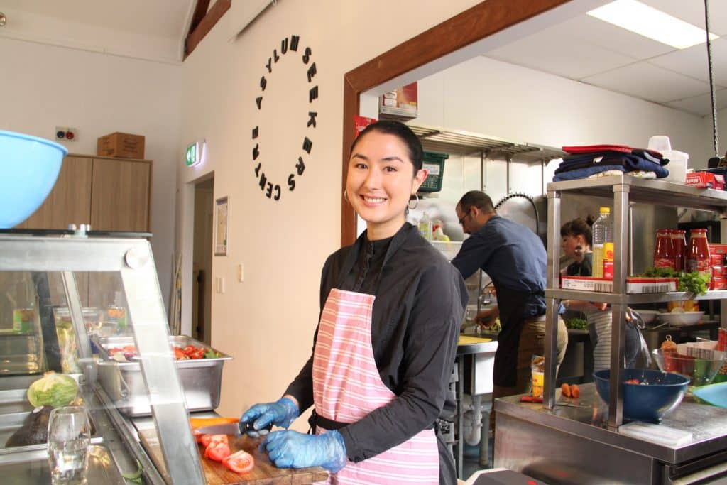 Serve community lunch for people seeking asylum